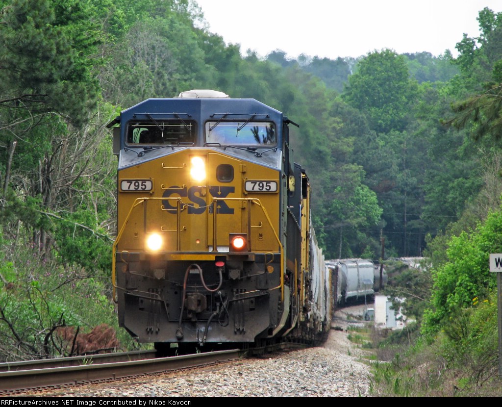 Q619 slowly idles up the hill to Vaughn road due to the MOW slow order